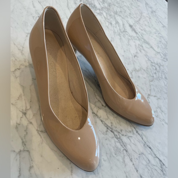 Coach | Shoes | Coach Pumps Cream Color Almost New Low Heels 2 Inches ...